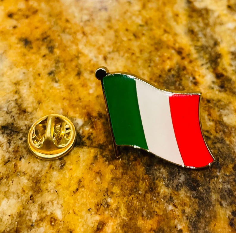 Pin de solapa con la bandera italiana: acabado horneado y estampado a ...