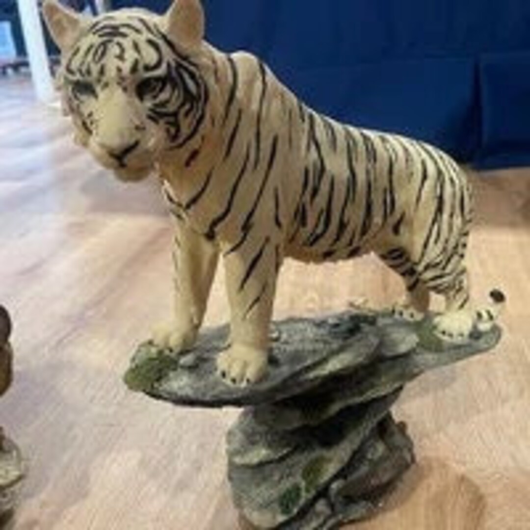 DWK Corporation World of Wonders White Tiger on Rocks Statue Figurine ...