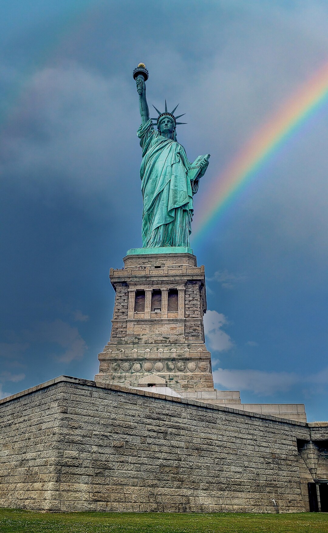 Statue of Liberty Canvas Print | New York Skyline, Rainbow Wall Art - Etsy