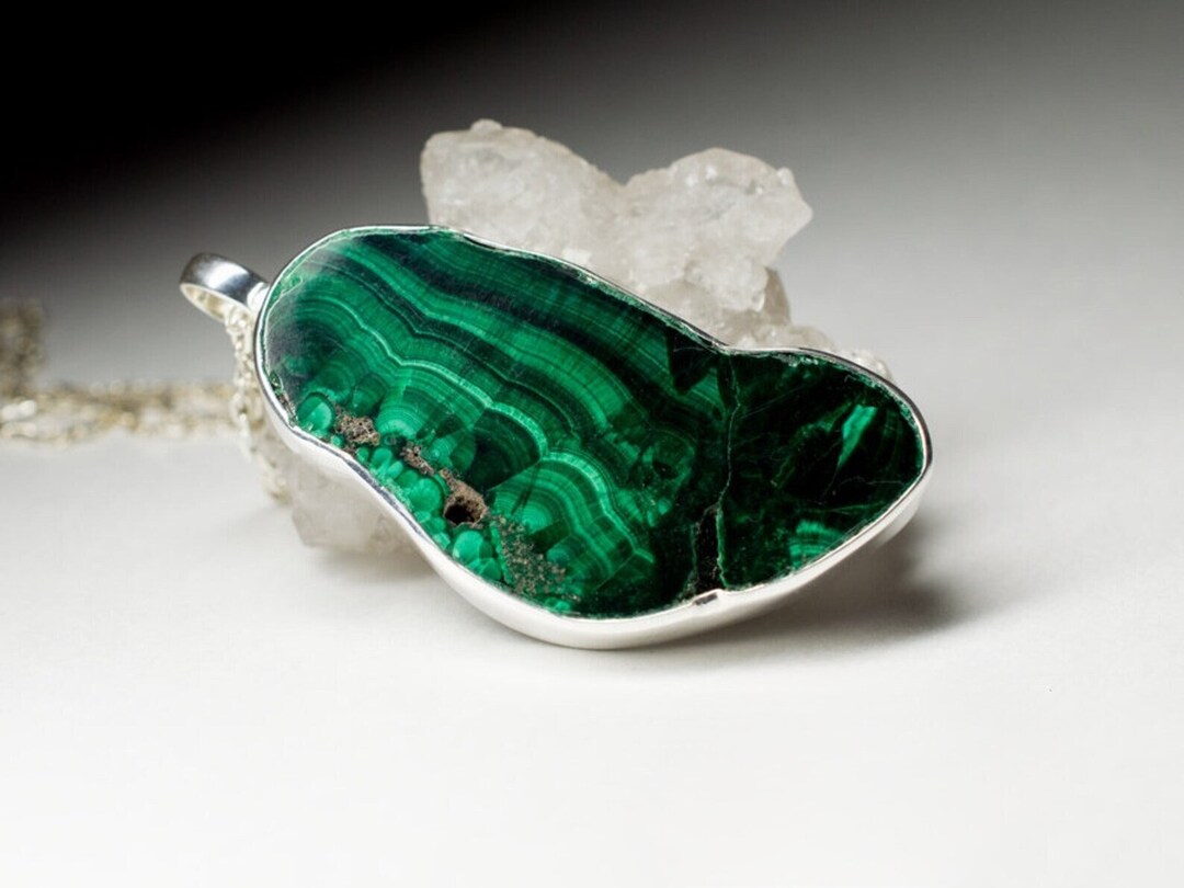Silk Malachite Necklace, Patterned Deep Green Gemstone, Oak Leaf Shaped ...