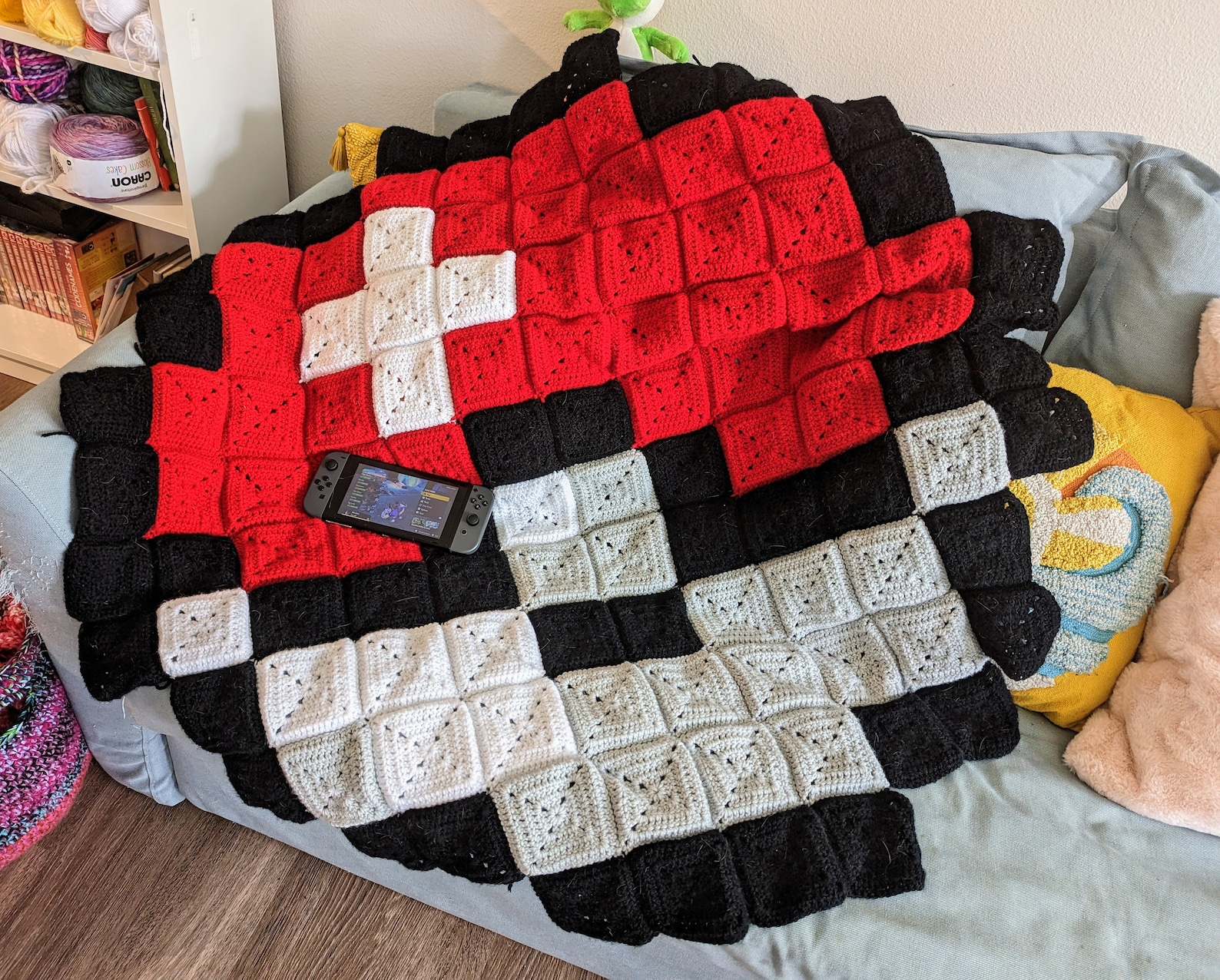 Pokemon Poke Ball Blanket Crochet Pattern | Great Ball, Ultra Ball, and ...