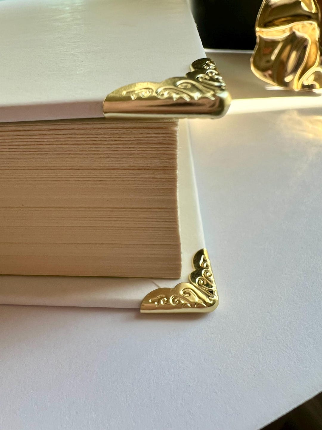Gold Romantic Book Corners, Dainty Book Accessories, Vintage Book Style ...
