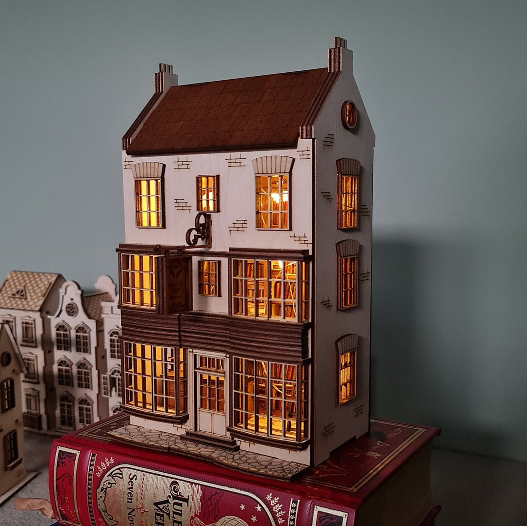 Dollhouse , Miniature Kit Model "the Old Bookshop" Kit, Miniature House ...
