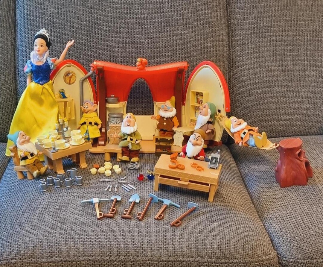 Disney Snow White & Seven Dwarfs Cottage Playset - Simba 80+ Pieces Set ...