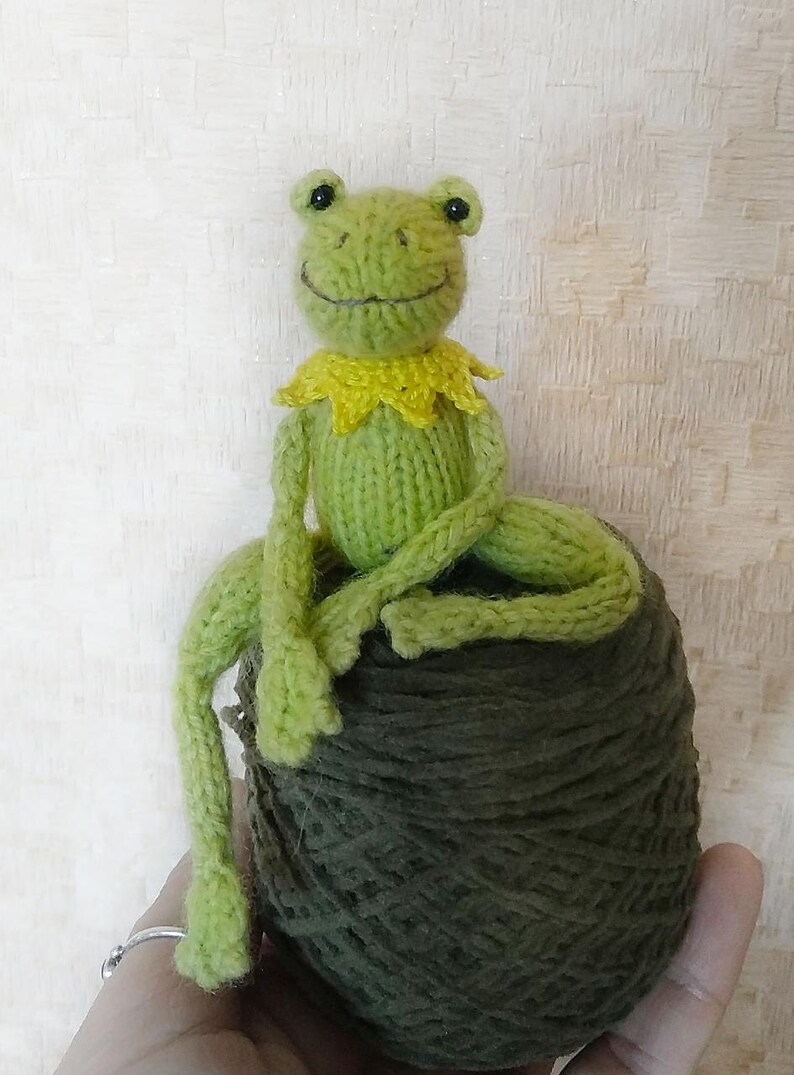Knitted Frog Pattern for Toy or Keychain, Animal Knit Pattern. This ...
