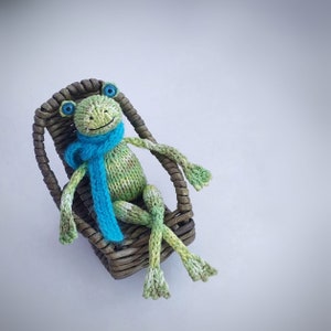 Knitted Frog Pattern for Toy or Keychain, Animal Knit Pattern. This ...