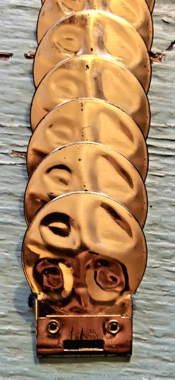 circular gold metal brass - Gem