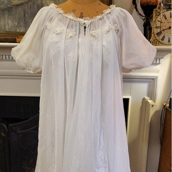 Vintage Molla Kaye white short Peignoir Set - Gem