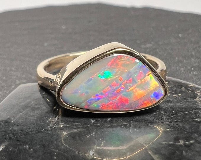 18k Boulder Opal Ring Showing Red, Blue and Green Play of Color. Bright ...