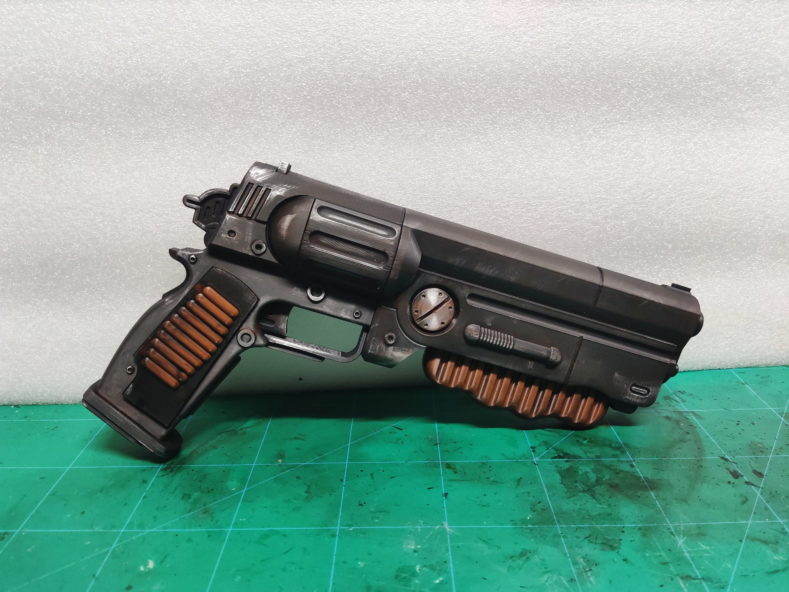 Fallout TV Series Inspired 3D Printed Maximus' 10mm Pistol Prop ...