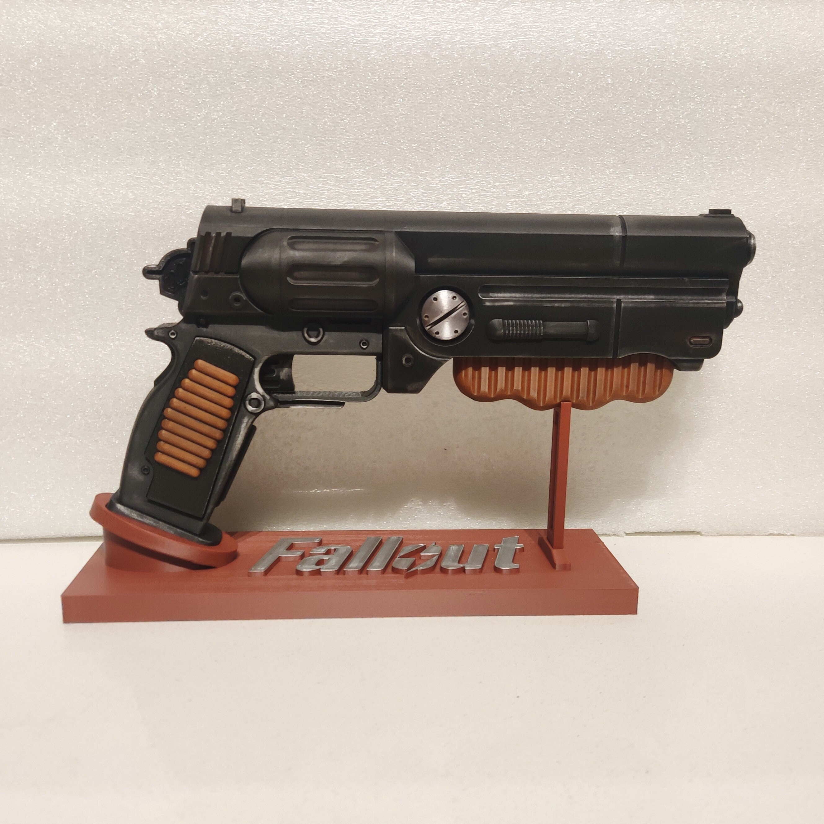 Fallout TV Series Inspired 3D Printed Maximus' 10mm Pistol Prop ...