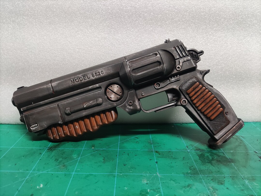 Fallout TV Series Inspired 3D Printed Maximus' 10mm Pistol Prop ...