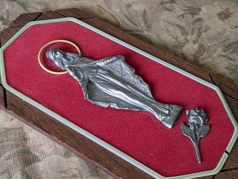 1960s Peltro Cesellato Virgin Mary Pewter Velvet Wall Hanging - Etsy