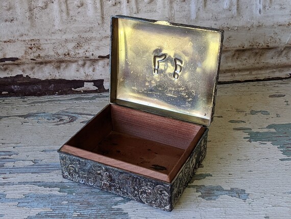 1950s Dutch Colonial Cigarette Trinket Box Sculpted R… - Gem