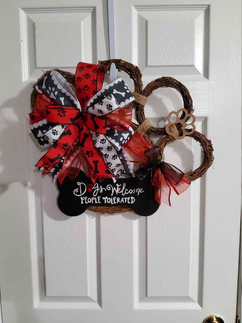 Paw Print Grapevine Wreath: Dog Welcome Sign, Dog Mom Gift - Etsy