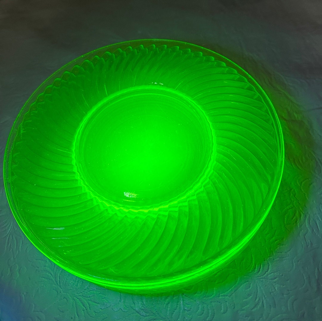 Anchor Hocking Swirl Uranium Plates -set of 5 - Etsy