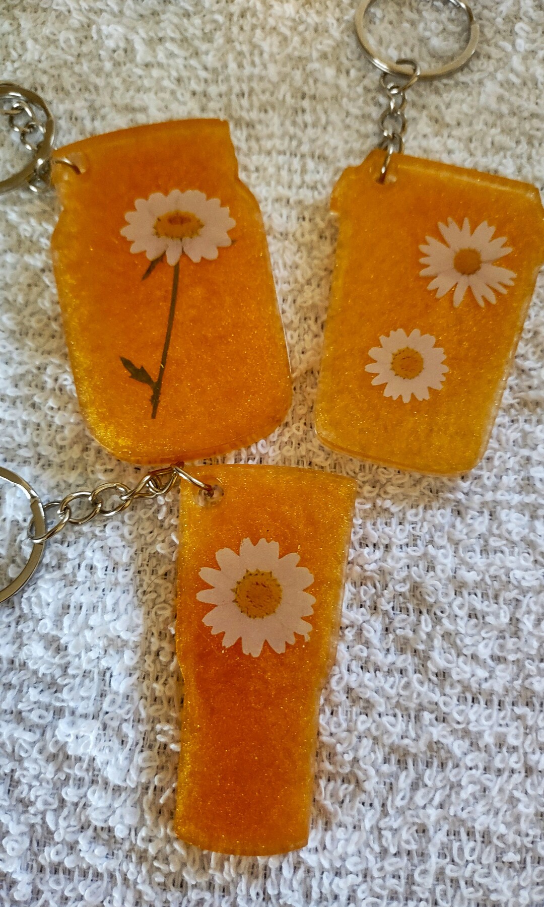 White Daisy Keychains. Gold With White Daisy. Mason Jar, Coffee Cup or ...