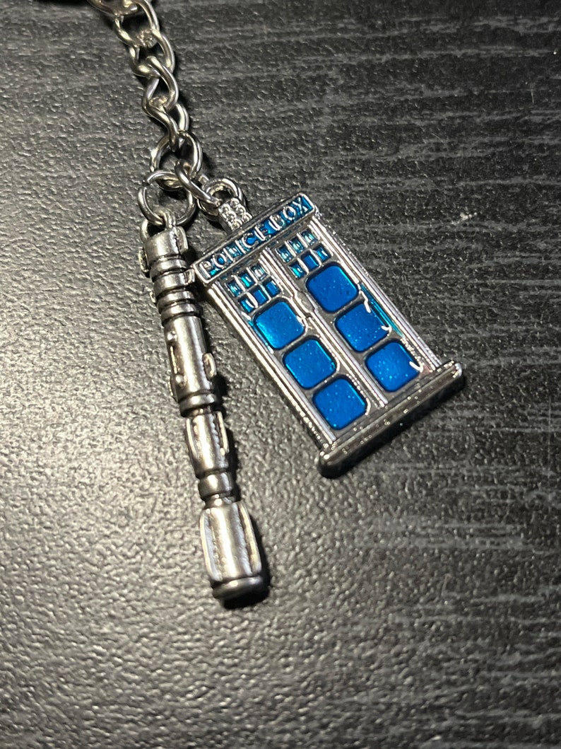 Doctor Who Inspired TARDIS and Sonic Screwdriver Keychain - Etsy