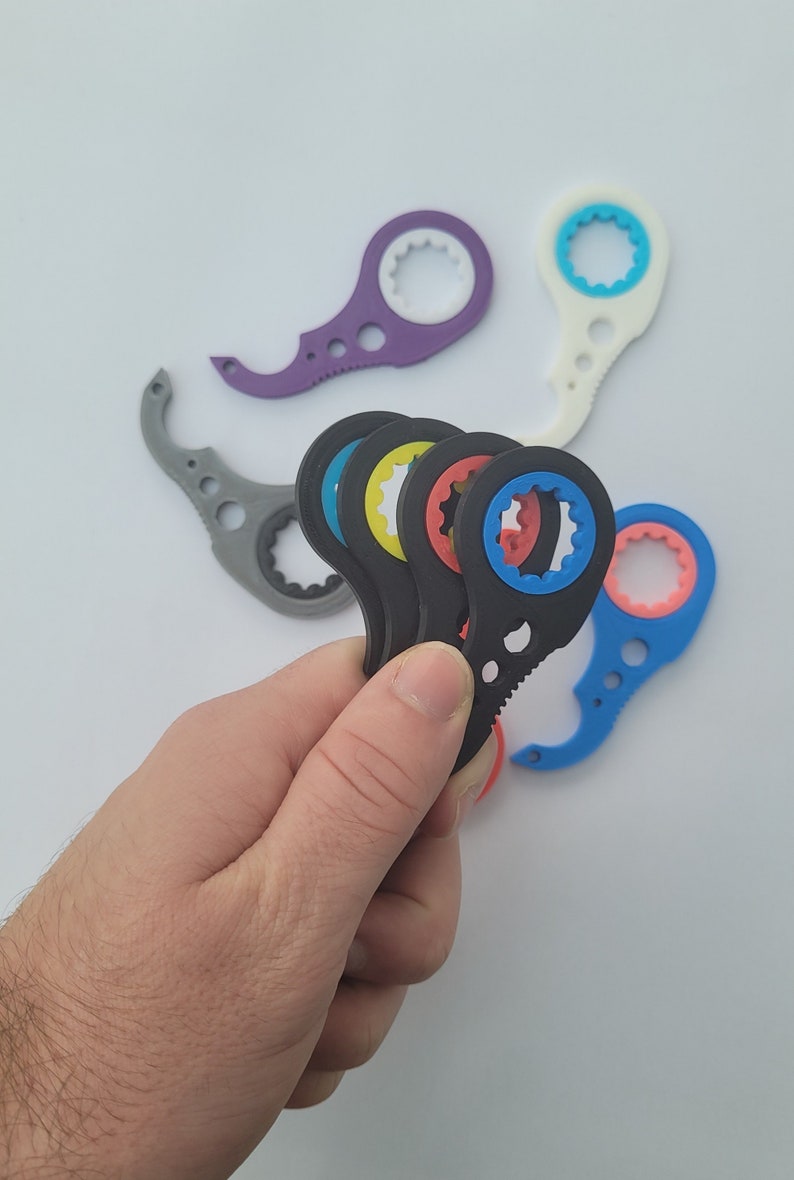Keychain Spinner | Fidget Spinner Key Ring | Karambit Spinning Keychain ...