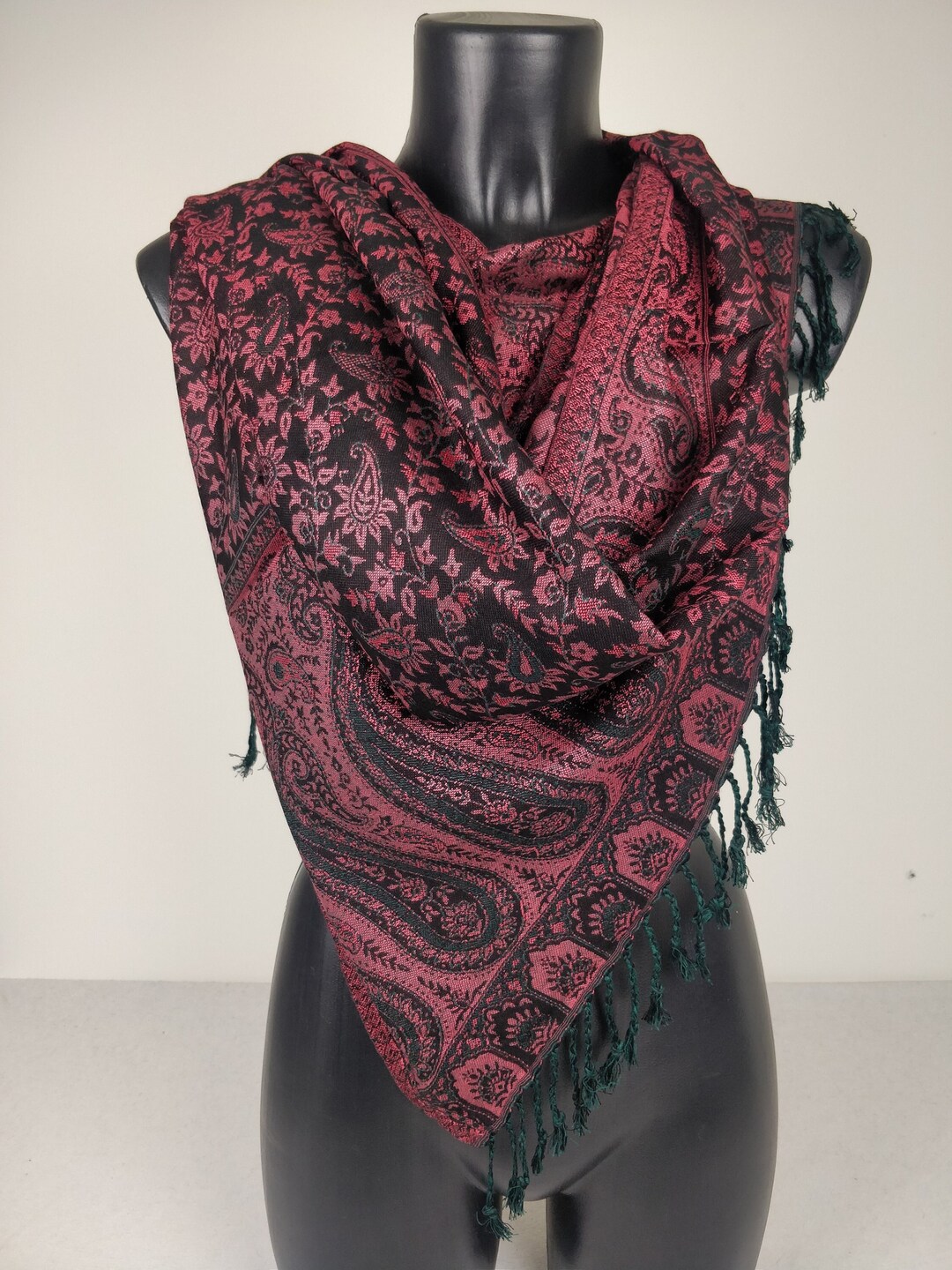 Sankya Reversible Pashmina in Viscose. Black and Purple Paisley Pattern ...