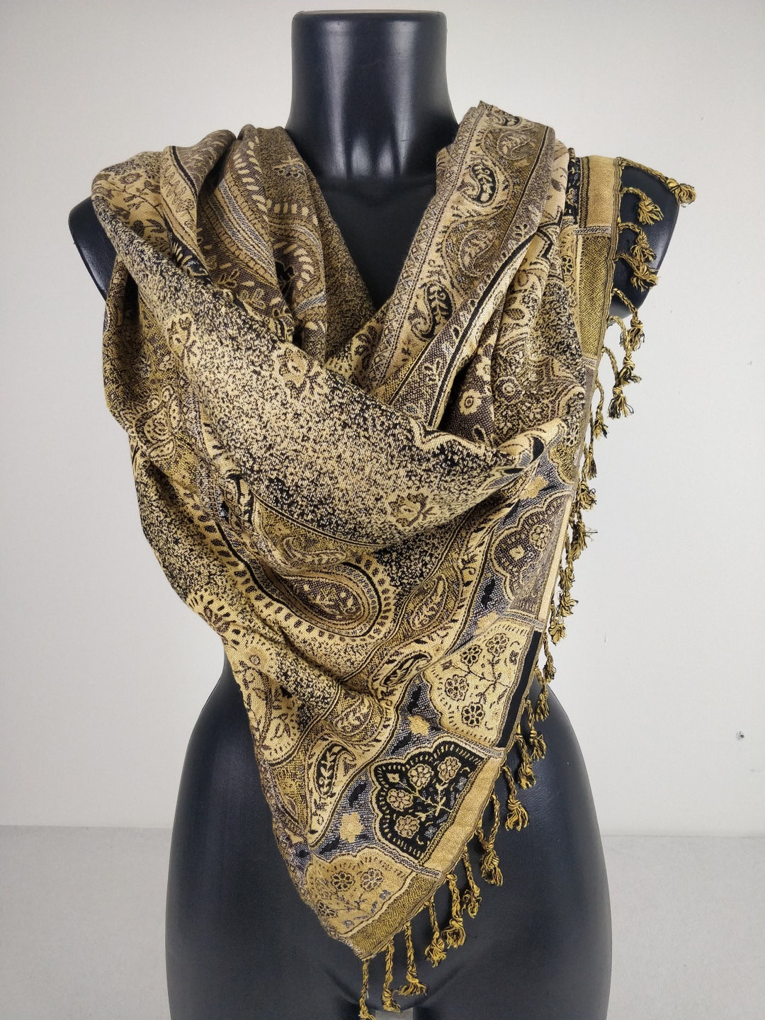 Vintage Hantra Viscose Pashmina. Reversible Scarf With Black Paisley ...