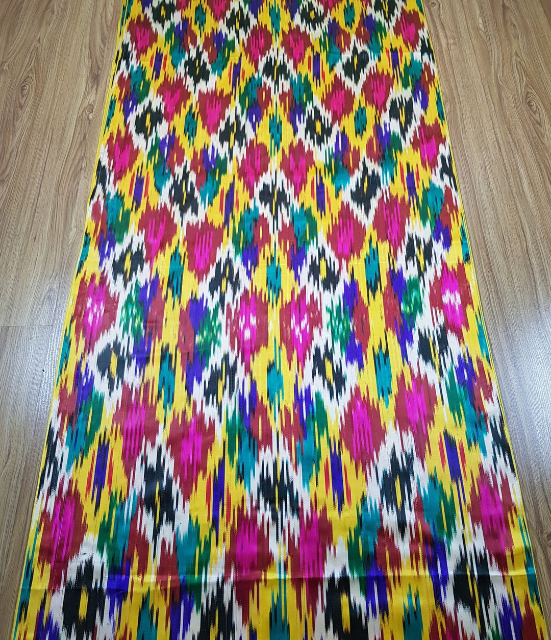 1970er / 2,4 Meter Vintage Seide Ikat Stoff / usbekischer Luxus Stoff ...