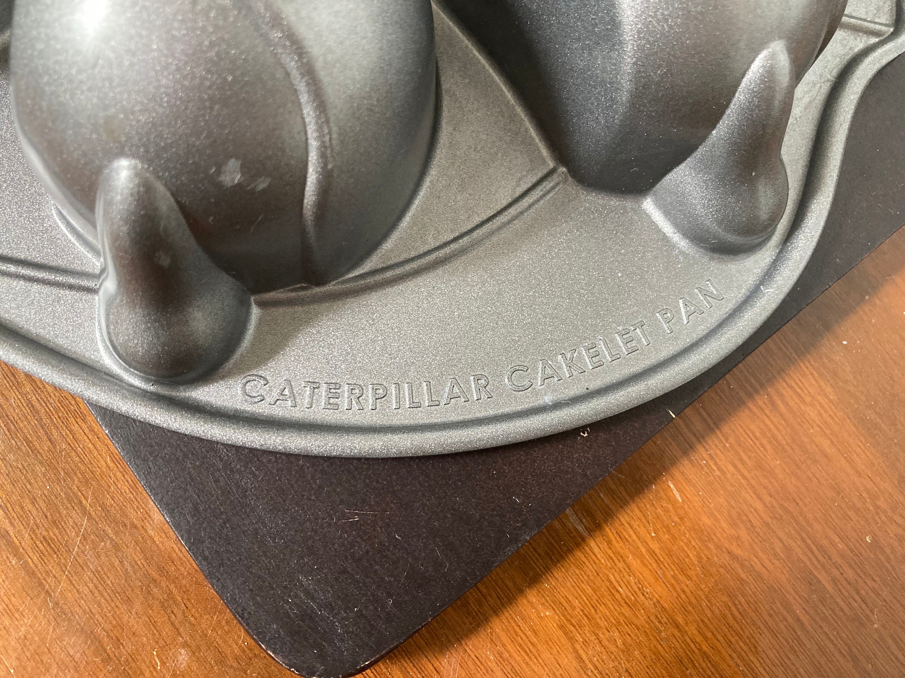 Nordic Ware Caterpillar Cakelet Pan, Heavy Cast Aluminum Cake Pan, Made ...