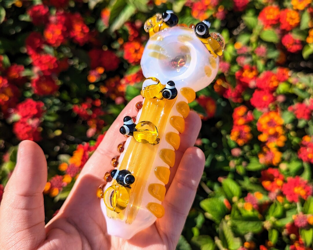 Pink Bee Pipe / Glass Pipe / Pipes / Glass Pipes - Etsy