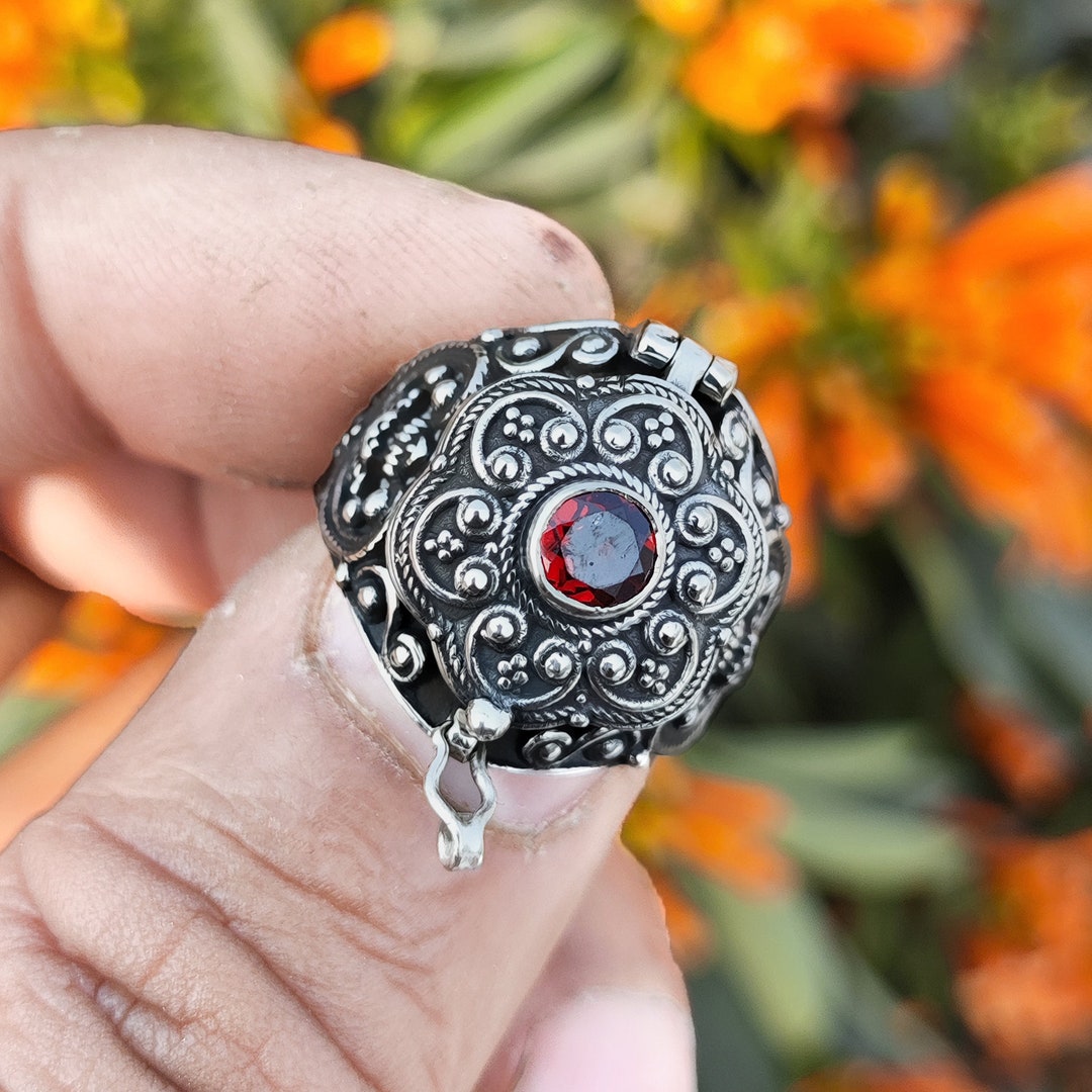 Poison Ring, Adjustable Ring, Black Onyx, Round Gemstone, Pill Box Ring ...