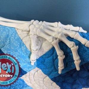 Flexi Factory Skeleton Hand Articulated 3D Printed Halloween Ornament ...