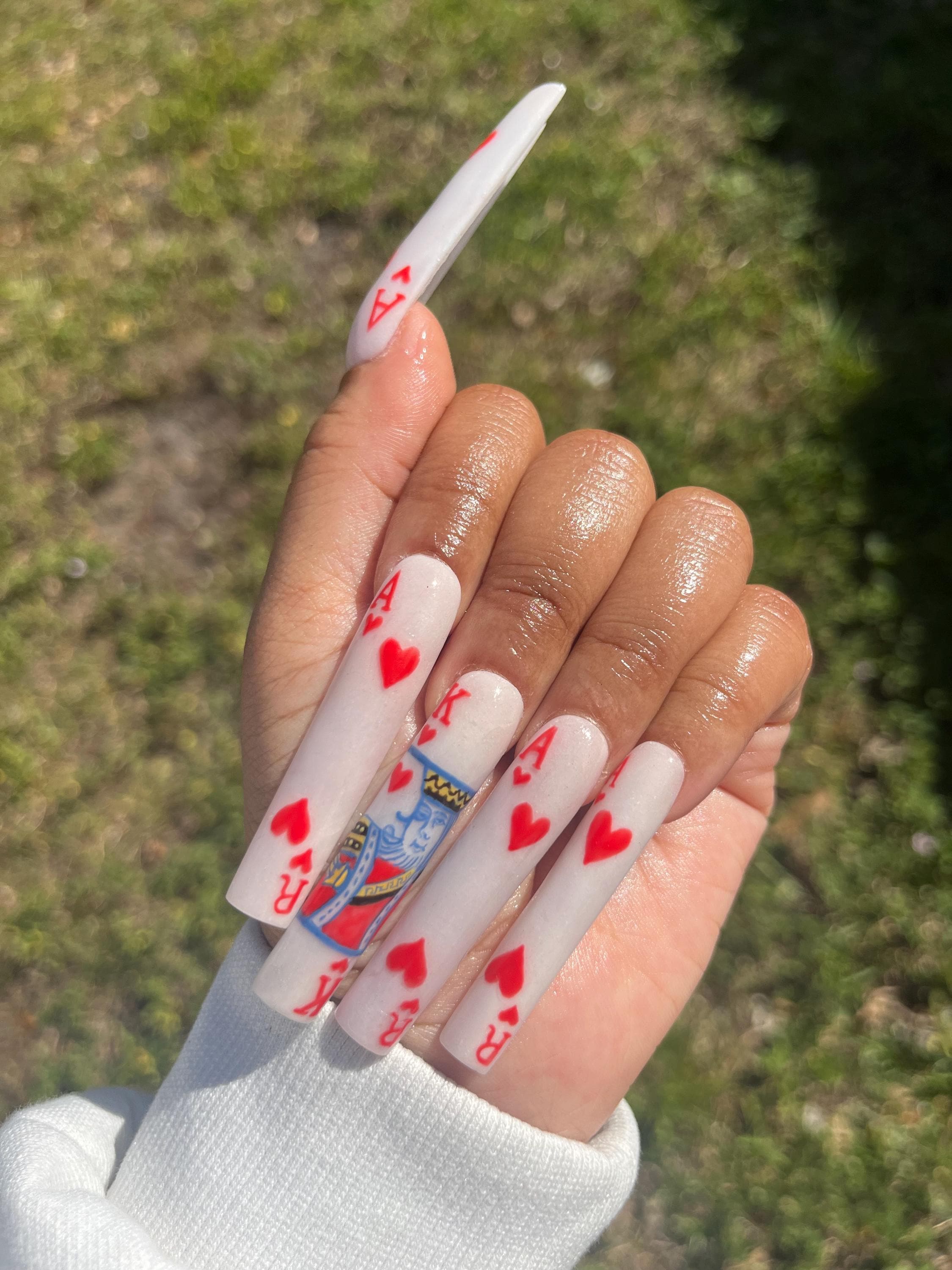 King/queen of Hearts Initial Acrylic Press on Nails | 3XL White King ...