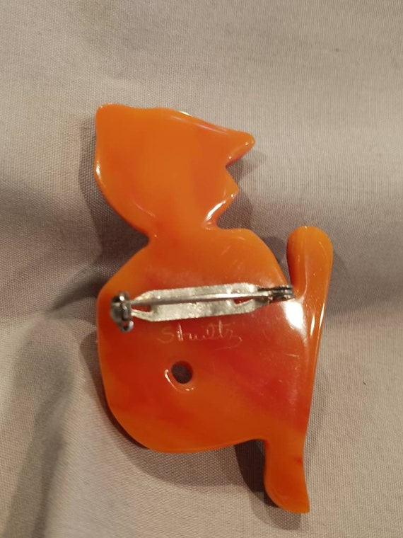 Schultz Bakelite Pin - Jockey with riding crop - Arti… - Gem