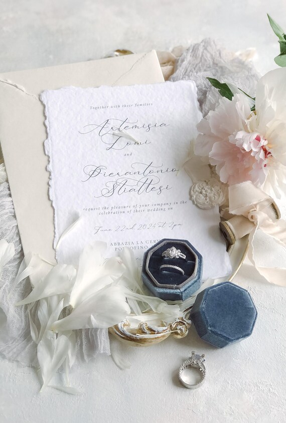Wedding ring flat lay | Beachweddingtips.com