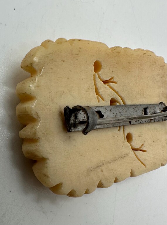 Antique Victorian 1800s ornate carved bone brooch - Gem