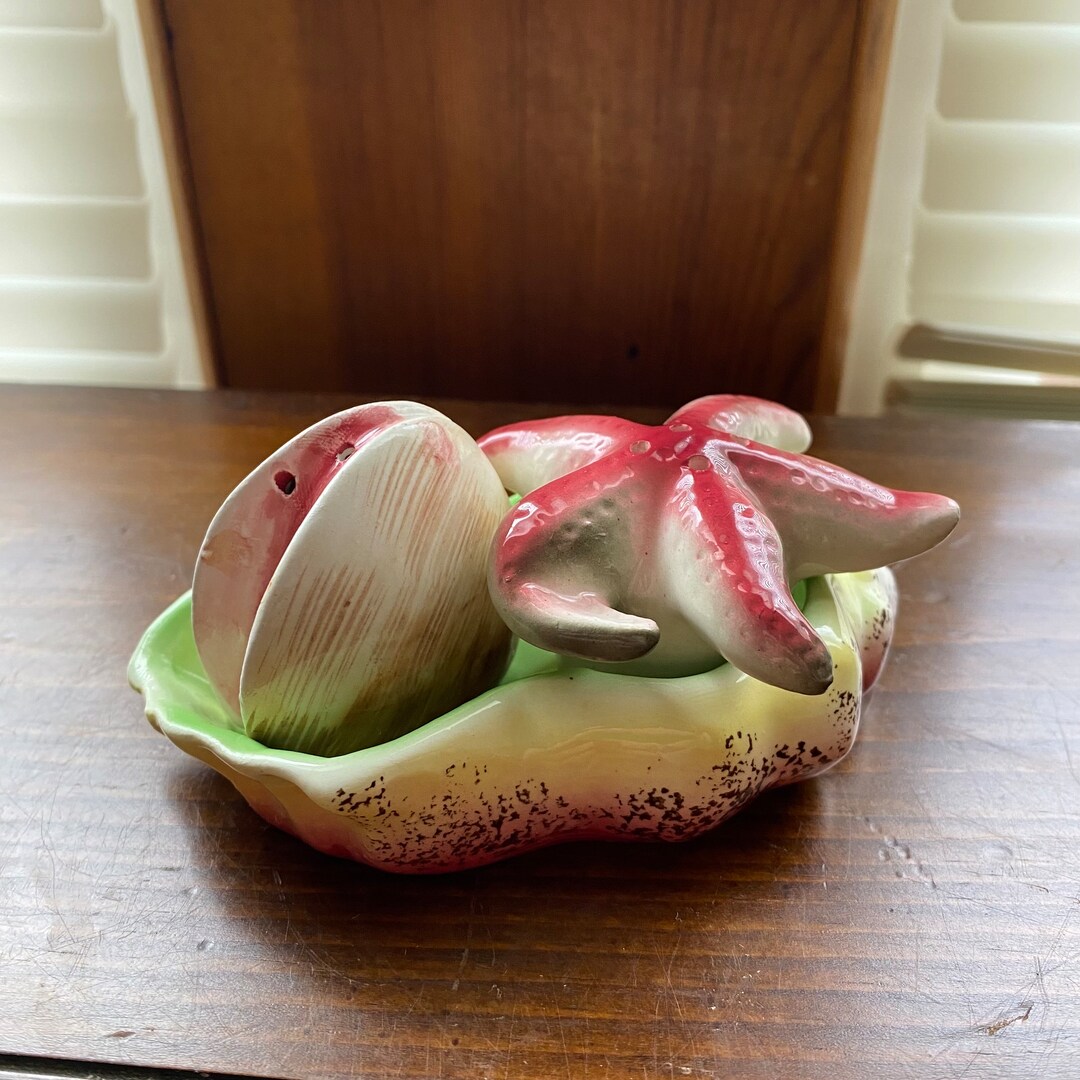 Vintage Sea Shell Clam Ocean Salt and Pepper Shakers Nautical Starfish ...