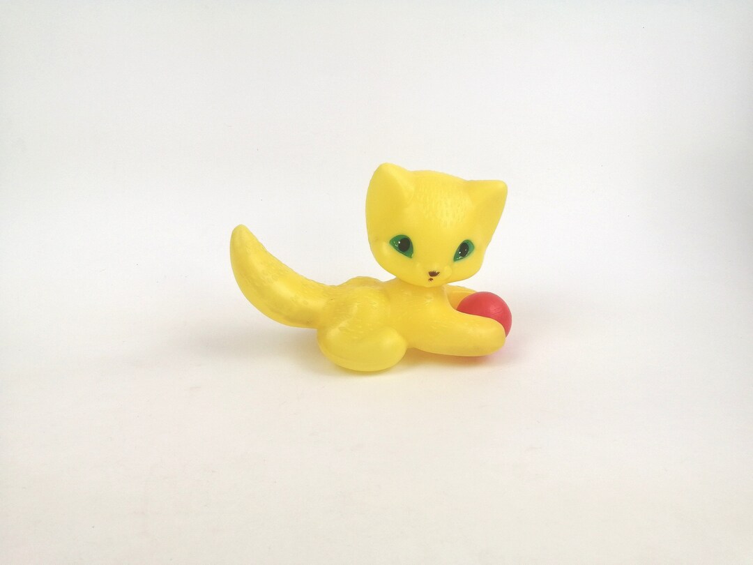 Gato com bola brinquedo de plástico vintage URSS conto de fadas de ...