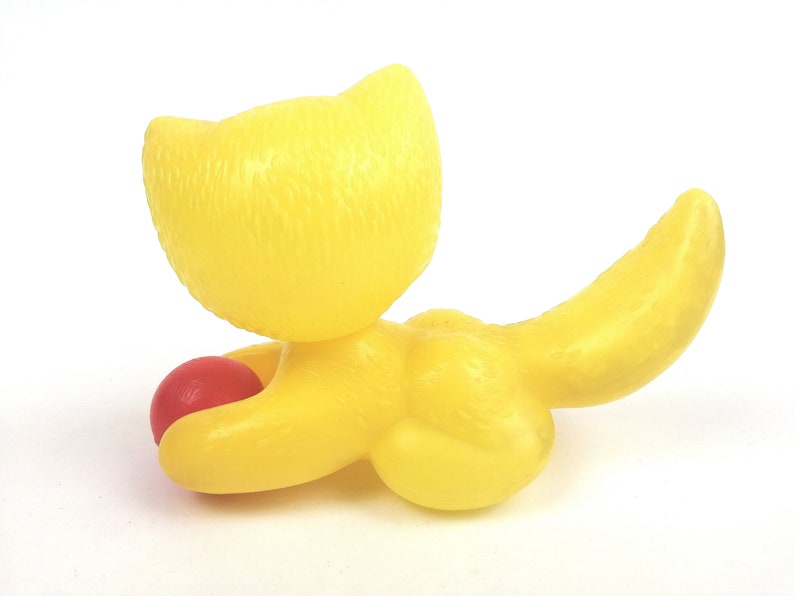 Gato com bola brinquedo de plástico vintage URSS conto de fadas de ...