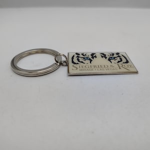 Vintage Siegfried and Roy Mirage Las Vegas Keychain Souvenir Gift White ...