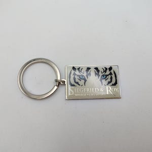 Vintage Siegfried and Roy Mirage Las Vegas Keychain Souvenir Gift White ...
