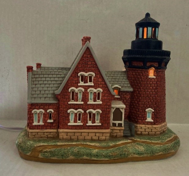 1995 Large Lighted Block Island Lighthouse RI Figurine by George Z ...