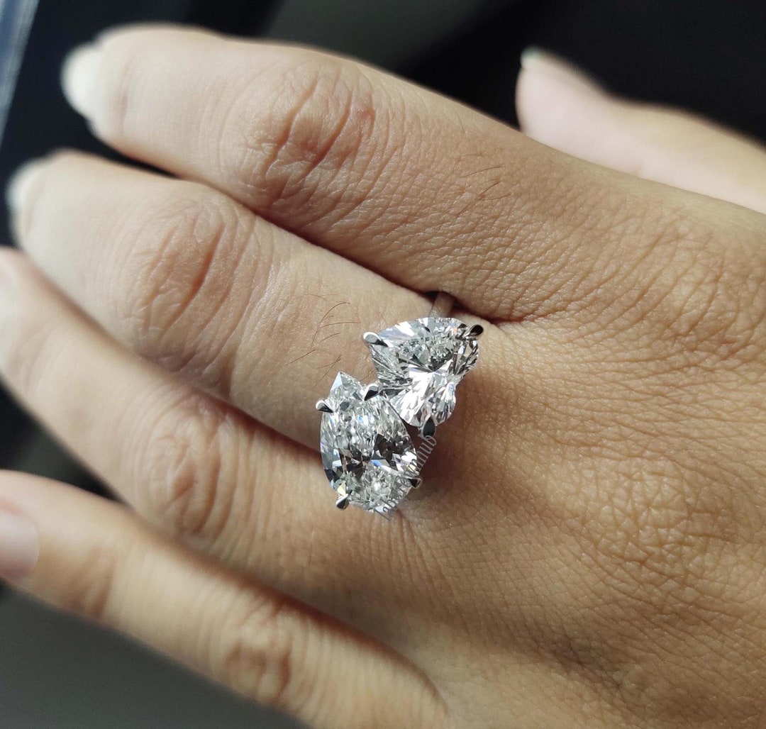 Emily Ratajkowski Engagement Ring Toi Et Moi Ring 3.0 CT White Pear ...