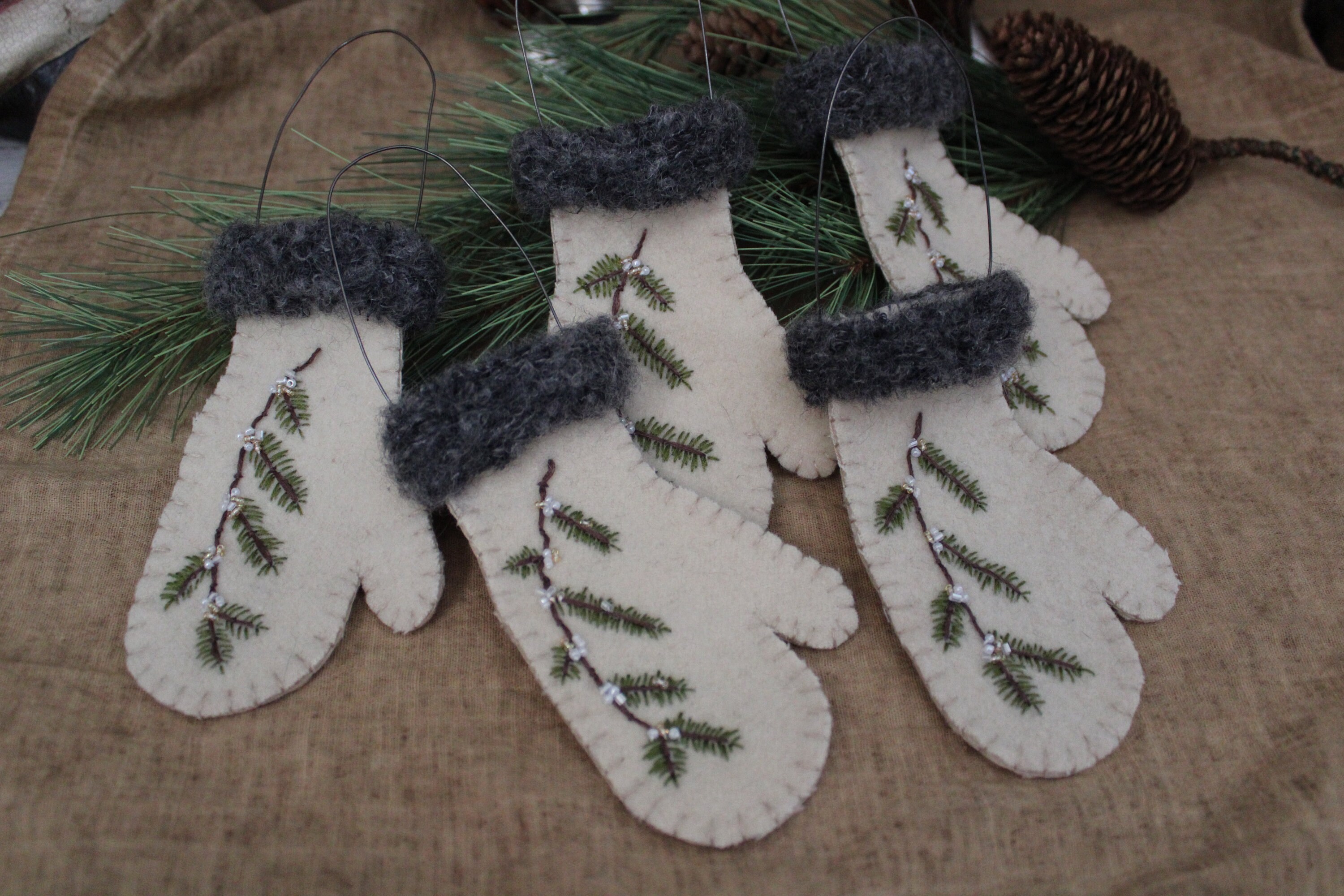 Hand Embroidered Mitten/ Ornament/ Accent/ Holidays - Etsy