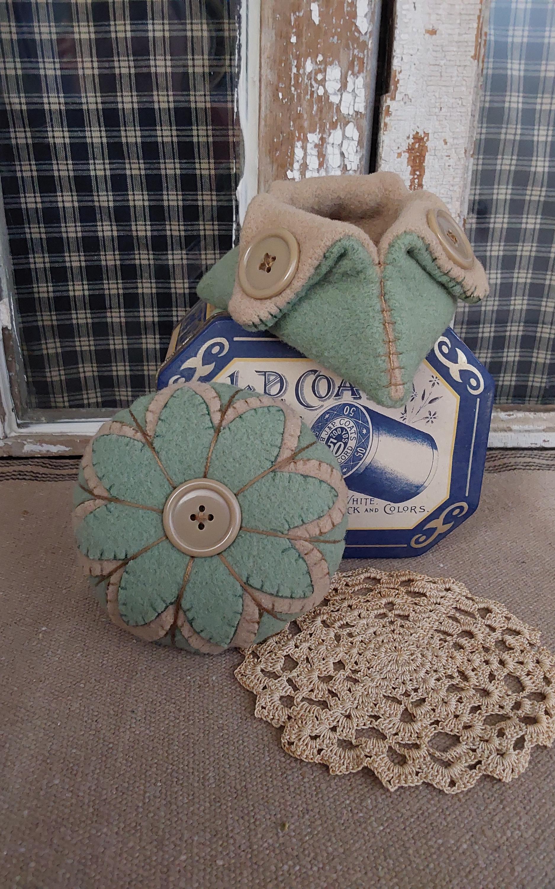 Pin Keep and Snippet Bowl Set/ Upcycled Wool/ Crushed Walnut Shells - Etsy