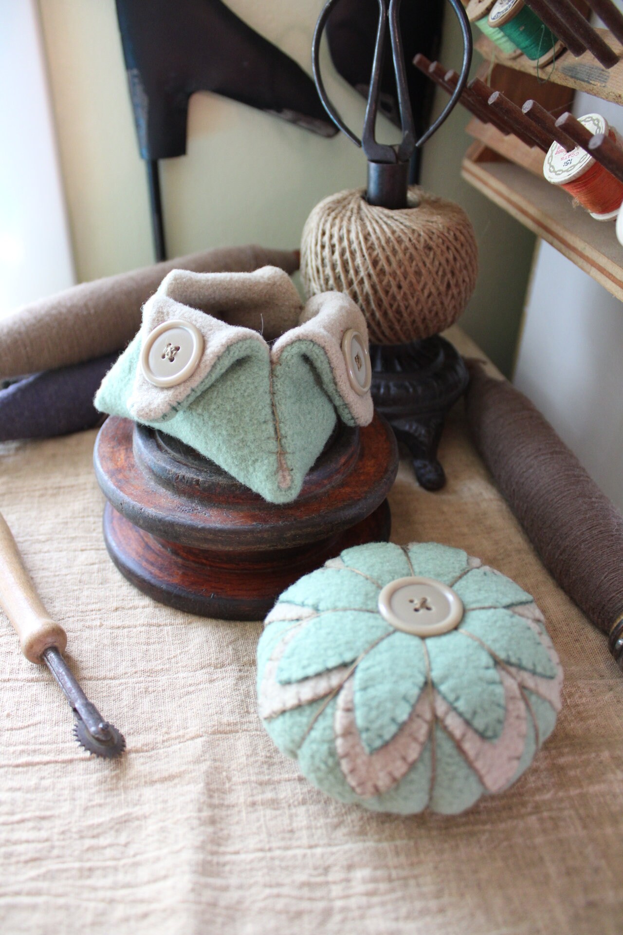 Pin Keep and Snippet Bowl Set/ Upcycled Wool/ Crushed Walnut Shells - Etsy