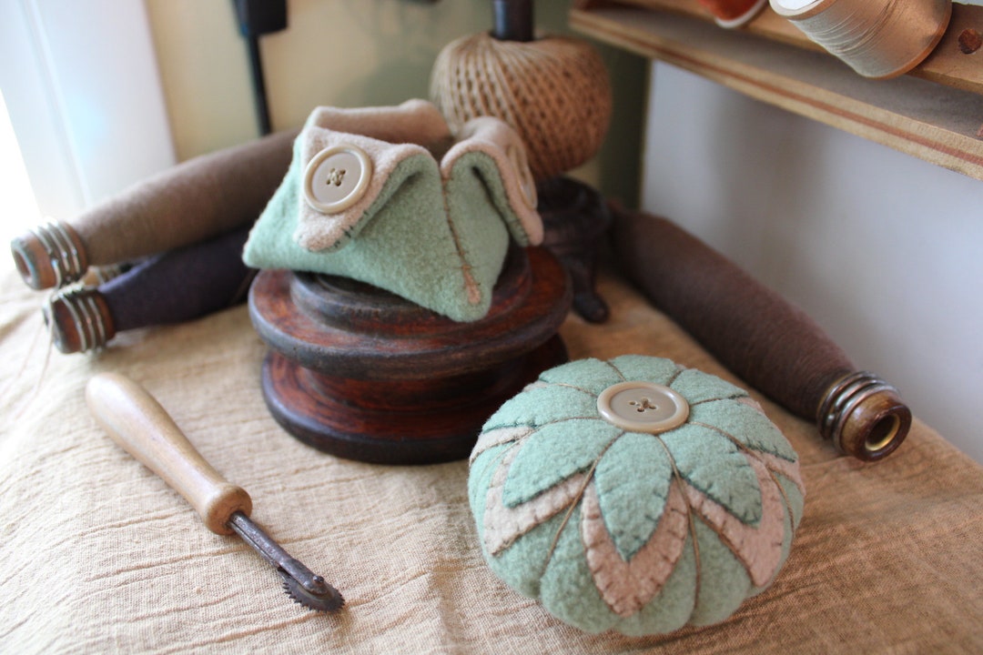 Pin Keep and Snippet Bowl Set/ Upcycled Wool/ Crushed Walnut Shells - Etsy