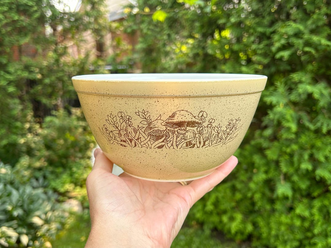 Vintage PYREX Bowl Forest Fancy Mushroom 402 | PYREX Bowl Forest Fancy ...