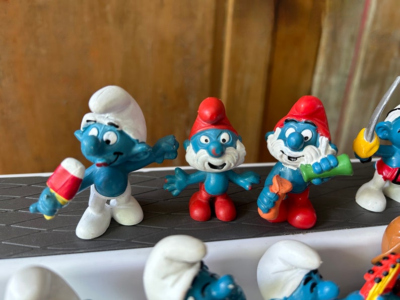 Vintage Lot of 10 Smurfs From the 80s and 90s | Lot of 10 Peyo Smurfs ...