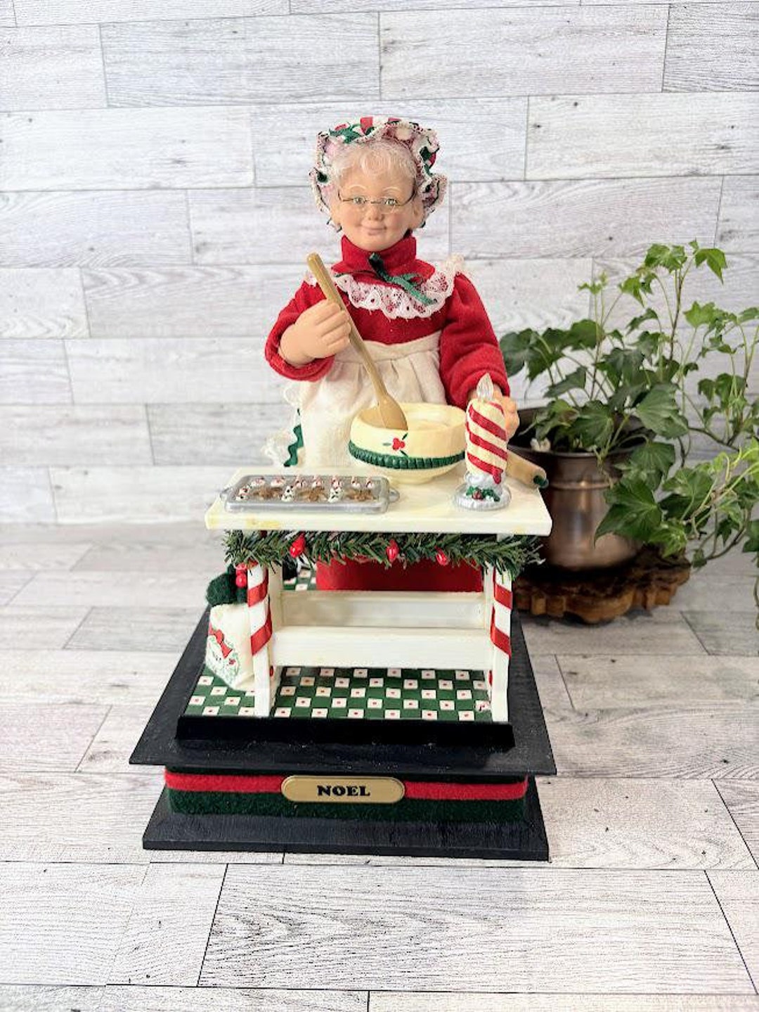 Vintage Holiday Creations Gemmy Musical Mrs. Claus Figurine 1995 - Etsy