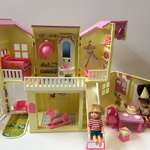 Vintage Barbie Kelly Pop up Playhouse Playset 1990’s With Accessories ...