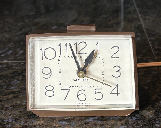 Westclox Electric Alarm Clock With Lighted Dial in Low Light-drowse and ...